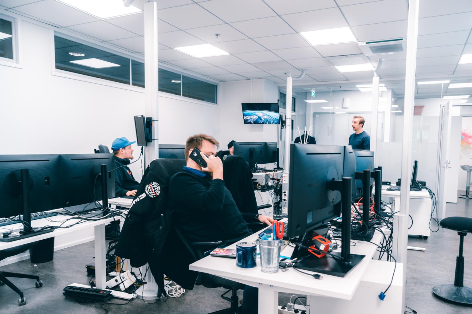 Digital Signage Support Team | ZetaDisplay